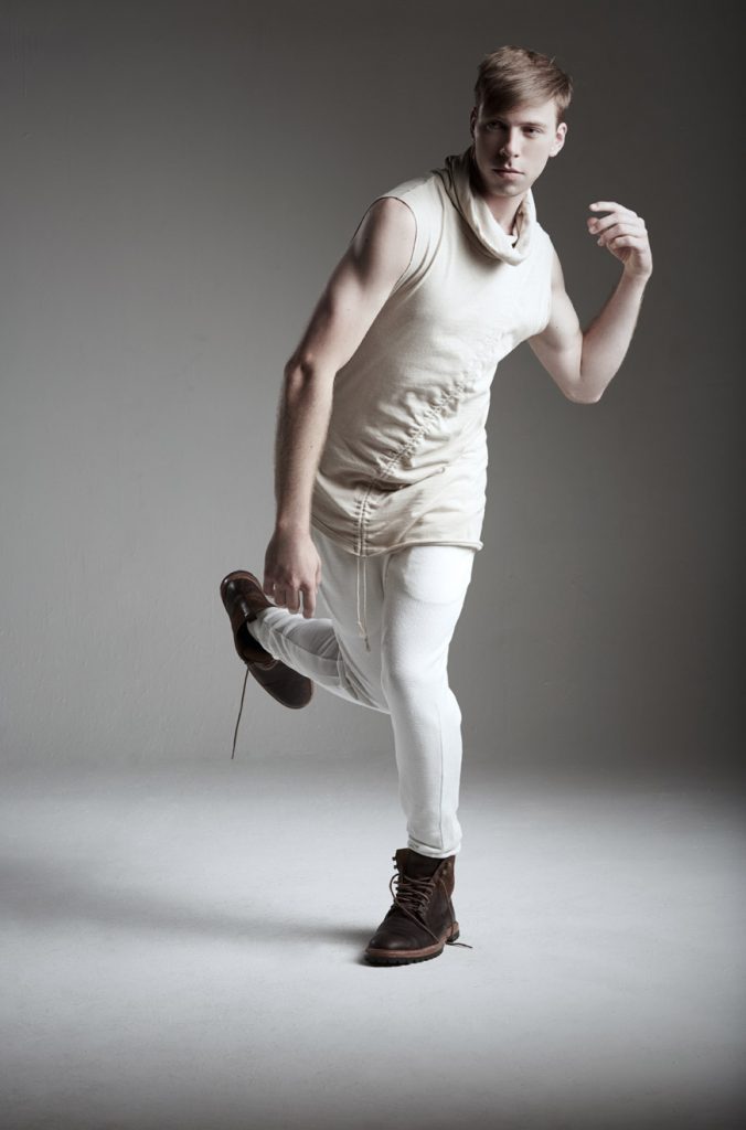 Premiere: “A Thousand Faces” by Andrew Winghart - BOOOOOOOM TV - A ...